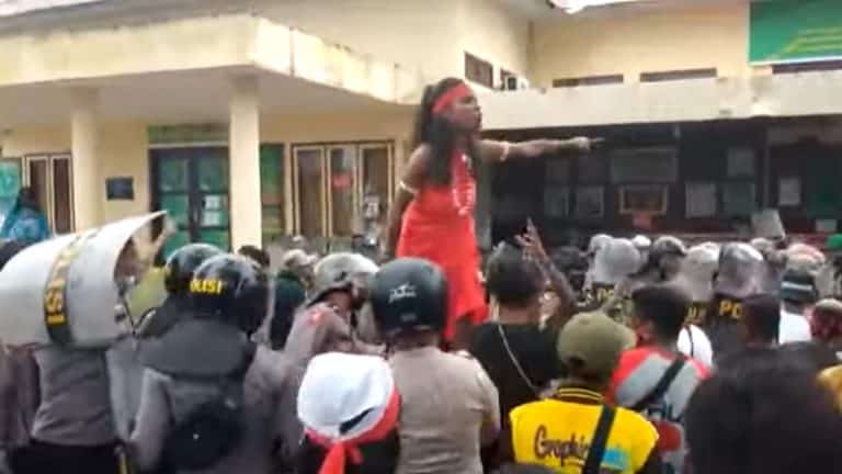 Kantor PN Dobo Dirusak dan Disasi Warga Adat Aru - ZonaInfo